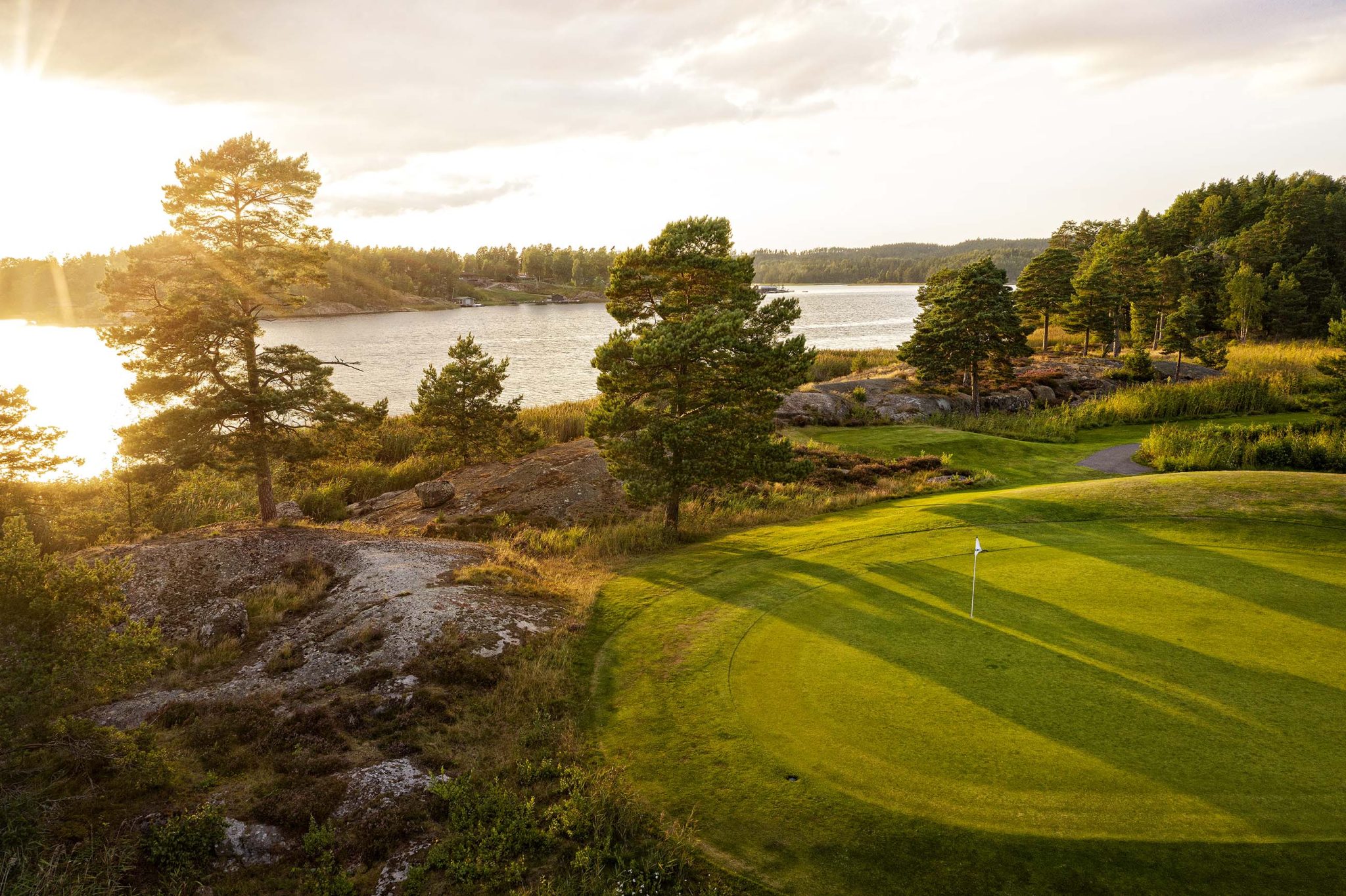 Askersunds Golf Club - Golf and Accommodation by Lake Vättern